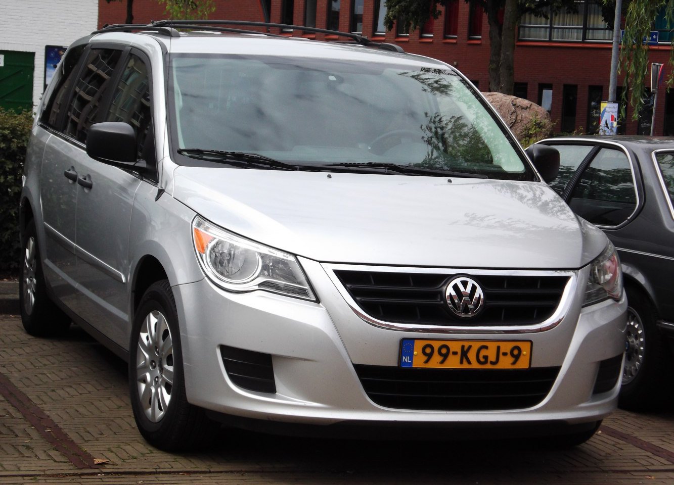 Volkswagen Routan technical specifications and fuel economy